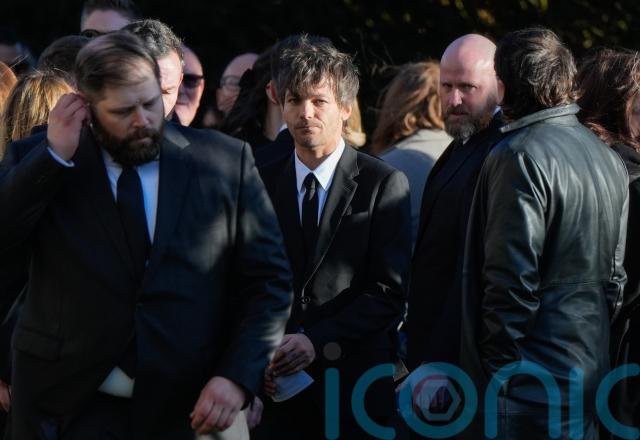 Louis Tomlinson struggled to write songs about anything other than Liam ...